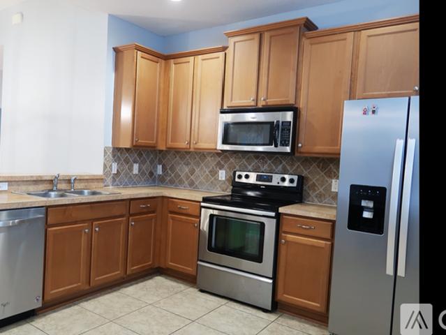 4 BR, 2 BA Apartment 646 Arbor Pointe Avenue, Minneola, FL 34715