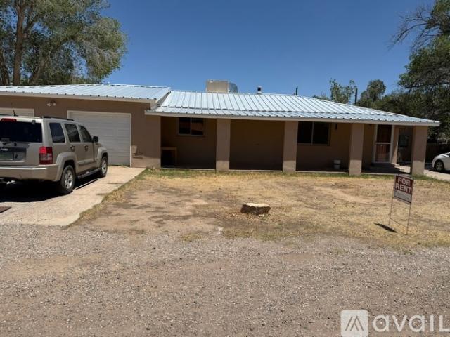 4 BR, 2 BA Apartment 6642 Elwood Drive Northwest, Los Ranchos De Albuquerque, NM 87107