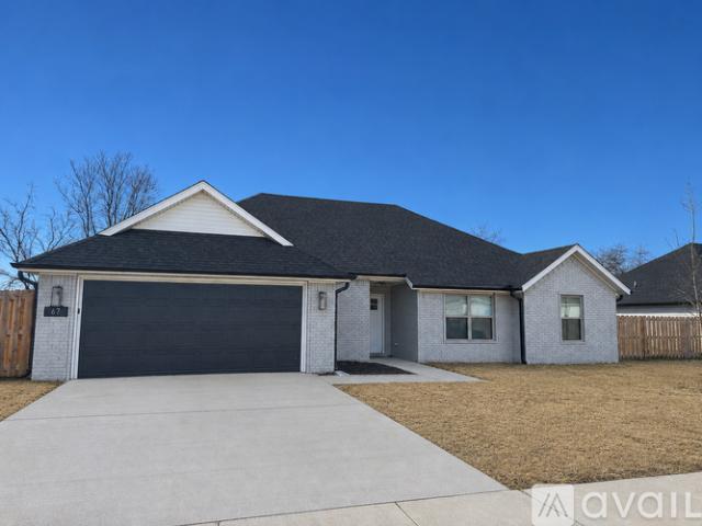 4 BR, 2 BA Apartment 67 W Chikasaw Rd, Farmington, AR 72730