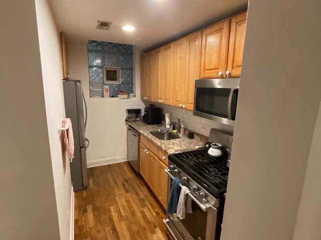 4 BR, 2 BA Apartment 681.5 W Wrightwood Avenue, Chicago, IL 60614