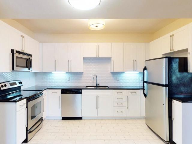 4 BR, 2 BA Apartment 608 East Armour Boulevard Unit 201, Kansas City, MO 64109