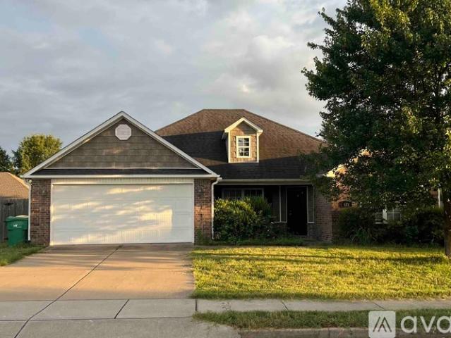 4 BR, 2 BA Apartment 611 Spur Ln, Centerton, AR 72719