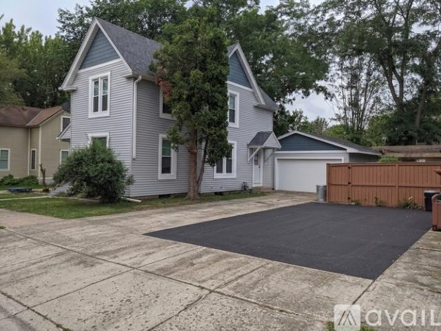 4 BR, 2 BA Apartment 619 4th St, Hudson, WI 54016