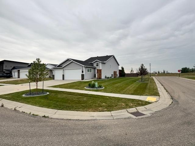 4 BR, 2 BA Apartment 622 6th Street East, Horace, ND 58047