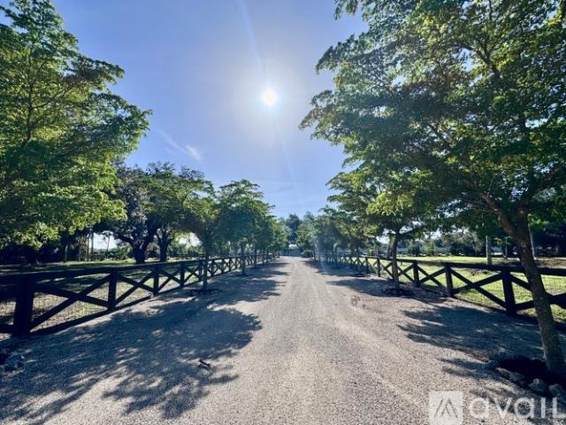 4 BR, 2 BA Apartment 625 N Jackson Rd, Venice, FL 34292