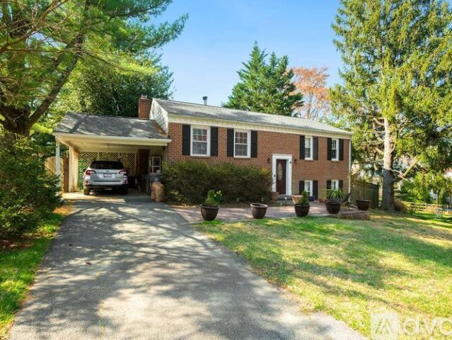 4 BR, 2 BA Apartment 6 Grovepoint Ct, Potomac, MD 20854
