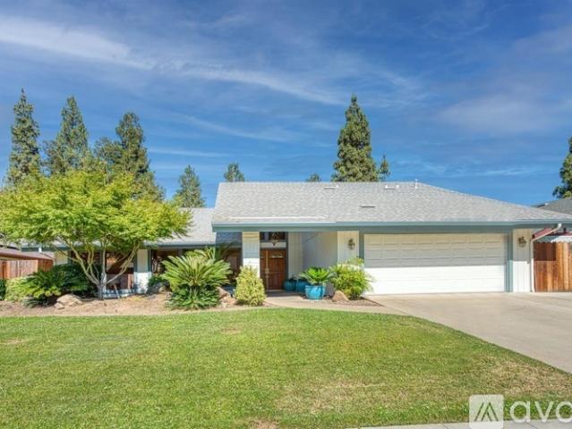 4 BR, 2 BA Apartment 7432 North 6th Street, Fresno, CA 93720