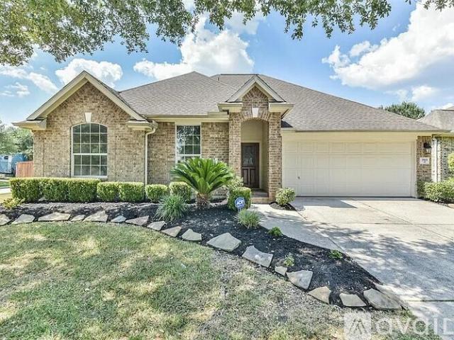 4 BR, 2 BA Apartment 7515 Fall Creek Bend Court, Humble, TX 77396