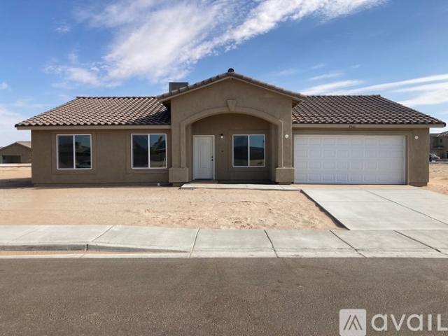 4 BR, 2 BA Apartment 7561 East 42nd Lane, Yuma, AZ 85365