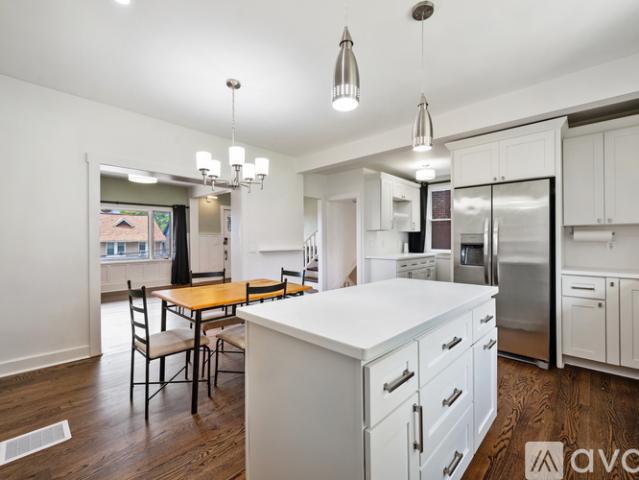 4 BR, 2 BA Apartment 7622 Westmoreland Avenue, Pittsburgh, PA 15218
