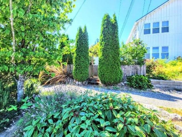 4 BR, 2 BA Apartment 7721 Earl Ave NW, Seattle, WA 98117