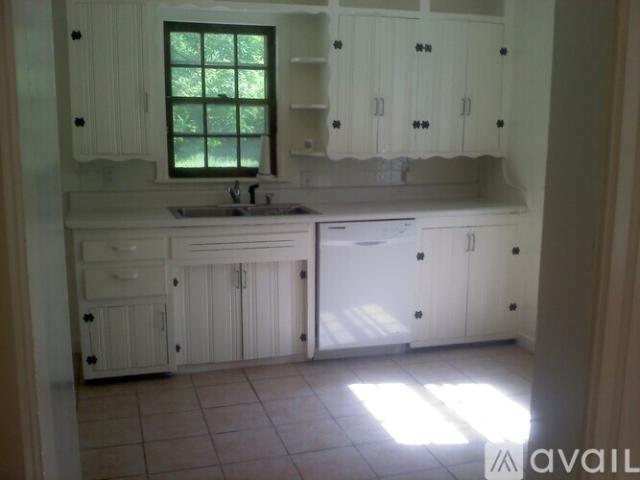 4 BR, 2 BA Apartment 700 Saint Clair Avenue, Lima, OH 45801