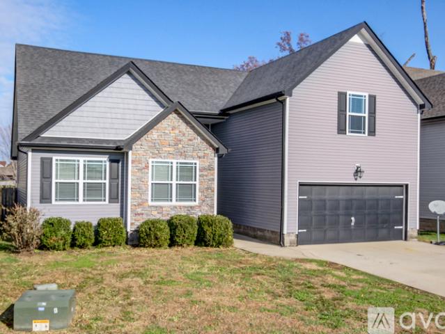 4 BR, 2 BA Apartment 702 Swift Fox Drive, Clarksville, TN 37040