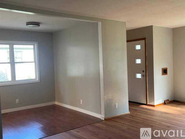 4 BR, 2 BA Apartment 706 Whiting Avenue, Iowa City, IA 52245