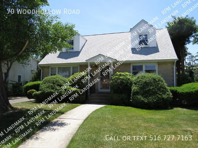 4 BR, 2 BA Apartment 70 Woodhollow Road, Albertson, NY 11507