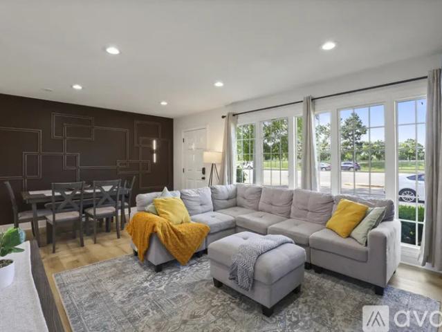 4 BR, 2 BA Apartment 7125 Simpson St, Morton Grove, IL 60053