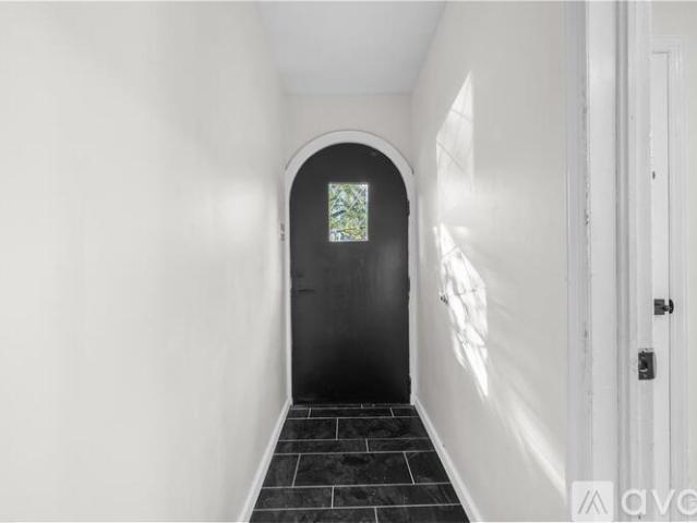 4 BR, 2 BA Apartment 726 Seneca St, Unit First Floor, Bethlehem, PA 18015
