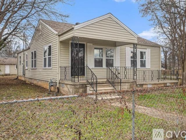 4 BR, 2 BA Apartment 732 Fulton Ave, Birmingham, AL 35217