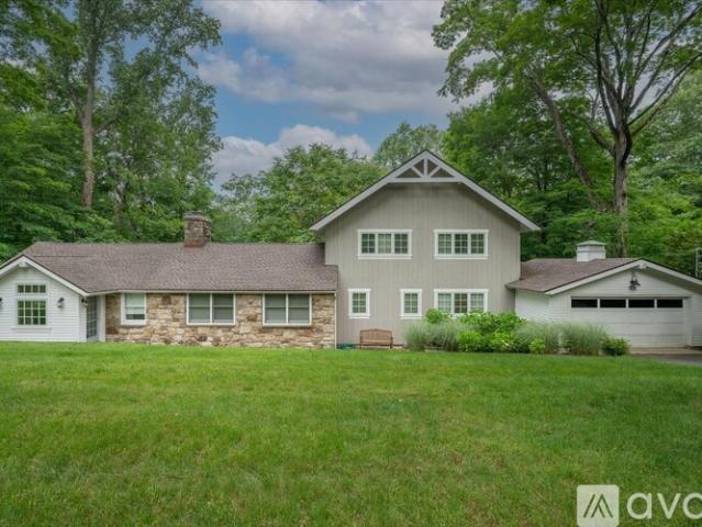 4 BR, 2 BA Apartment 7 Westview Ln, Norwalk, CT 06854
