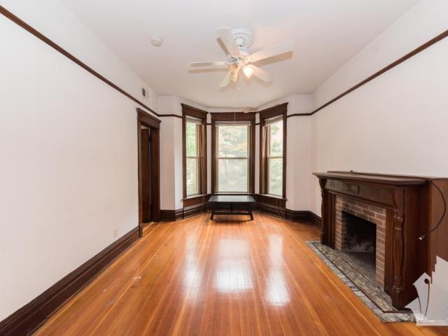 4 BR, 2 BA Apartment 851 West Wellington Avenue, Chicago, IL 60657
