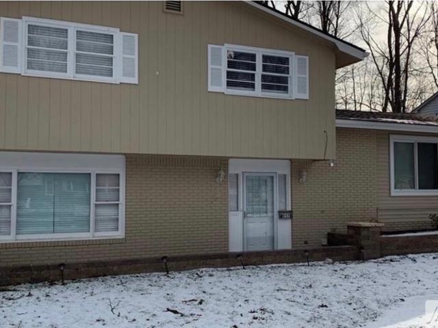 4 BR, 2 BA Apartment 857 Oakridge Drive, Youngstown, OH 44512