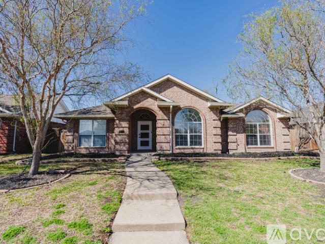 4 BR, 2 BA Apartment 8805 Barton Creek Dr, Rowlett, TX 75089