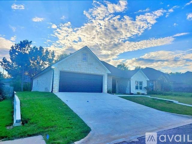 4 BR, 2 BA Apartment 805 Woodridge Cir, Longview, TX 75601