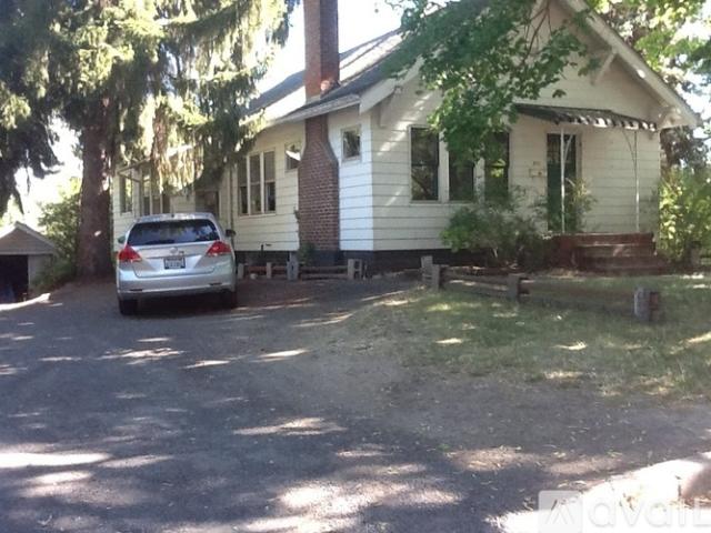 4 BR, 2 BA Apartment 810 NE Michigan St, Unit One and two, Pullman, WA 99163
