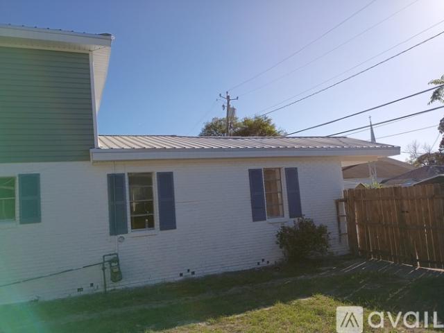 4 BR, 2 BA Apartment 814 Allen Ave, Savannah, GA 31415