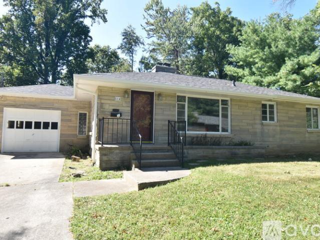 4 BR, 2 BA Apartment 814 S Eastside, Bloomington, IN 47401