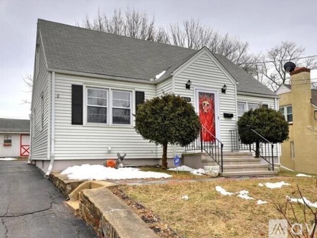 4 BR, 2 BA Apartment 815 Ruth Street, Bridgeport, CT 06606