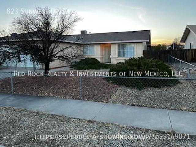 4 BR, 2 BA Apartment 823 Sunwest Dr SW, Albuquerque, NM 87121