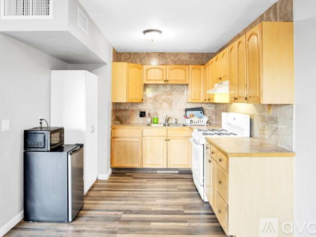 4 BR, 2 BA Apartment 82451 John Nobles Ave, Unit 24, Indio, CA 92201