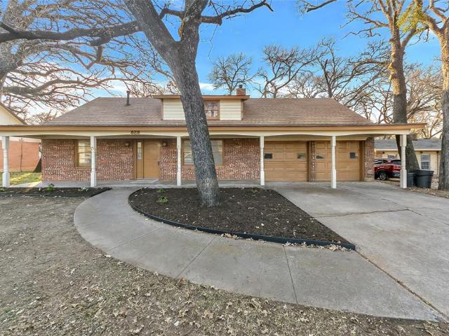 4 BR, 2 BA Apartment 828 South Collins Street, Arlington, TX 76010