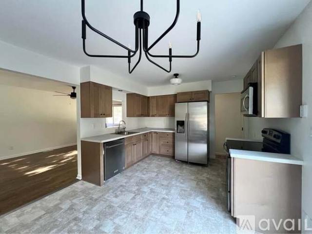 4 BR, 2 BA Apartment 940 North 68th Street, Lincoln, NE 68505