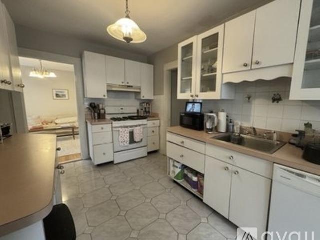 4 BR, 2 BA Apartment 94 Heath St, Unit #1, Somerville, MA 02145