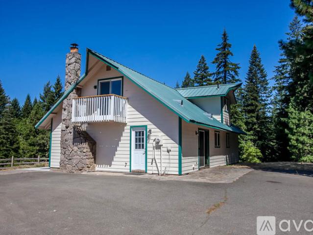 4 BR, 2 BA Apartment 95 Rattlesnake Rd, White Salmon, WA 98672