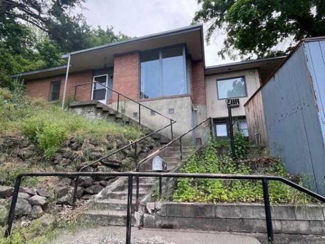 4 BR, 2 BA Apartment 900 NE Maple St, Pullman, WA 99163
