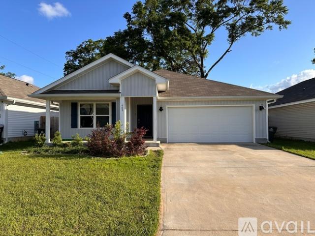 4 BR, 2 BA Apartment 909 Lovebird Court, Pensacola, FL 32534