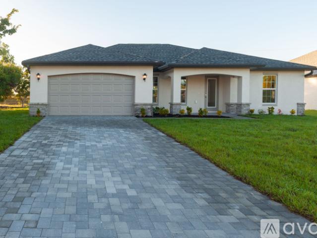 4 BR, 2 BA Apartment 916 SW 24th St, Cape Coral, FL 33991