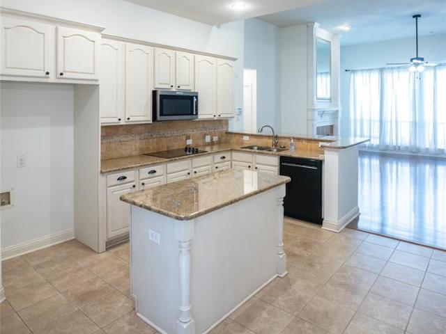 4 BR, 2 BA in Parkside