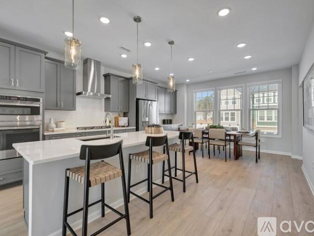 4 BR, 3.5 BA Apartment 10056 Secluded Garden Drive, Unit 10056, Apex, NC 27523