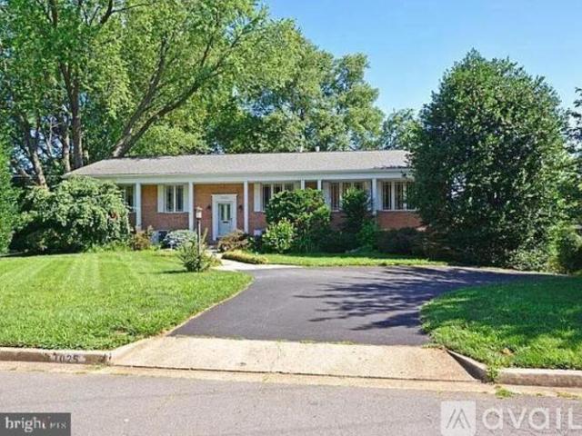 4 BR, 3.5 BA Apartment 1025 Dead Run Drive, McLean, VA 22101