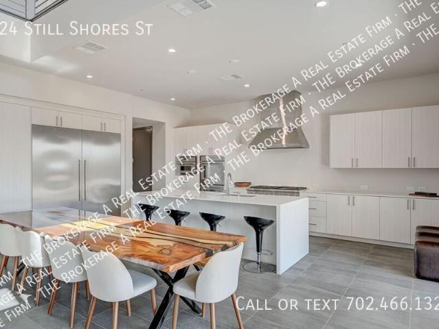 4 BR, 3.5 BA Apartment 124 Still Shores St, Henderson, NV 89011
