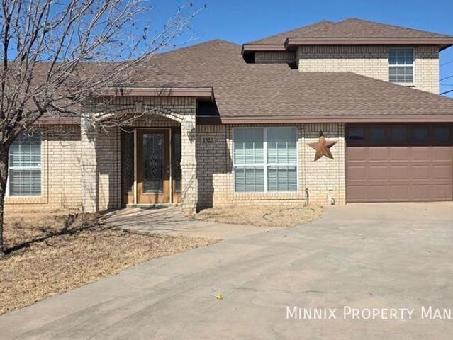 4 BR, 3.5 BA Apartment 1325 E. Cowden Ave Midland, TX 79701