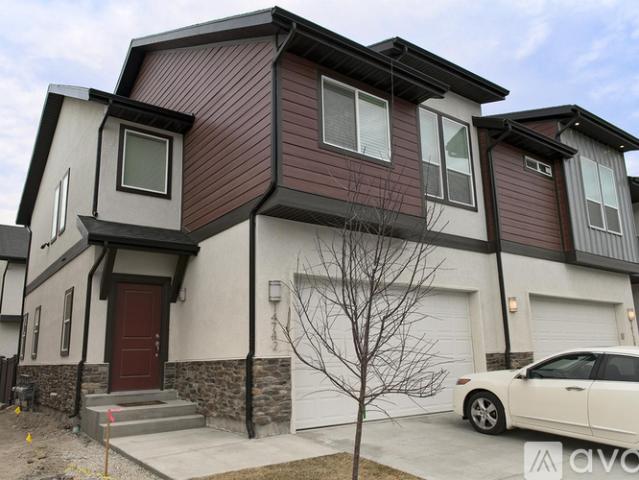 4 BR, 3.5 BA Apartment 14742 Nob Lane, Unit End Unit, Bluffdale, UT 84065