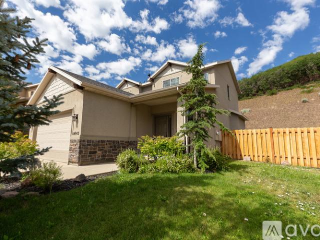 4 BR, 3.5 BA Apartment 14942 South Winged Bluff Lane, Draper, UT 84020