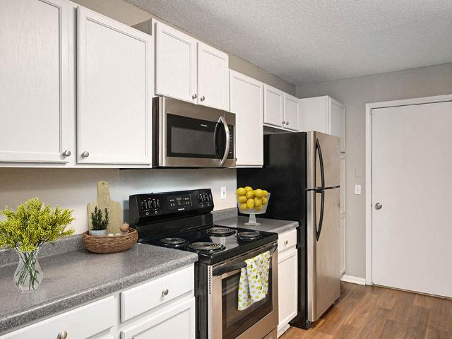 4 BR, 3.5 BA Apartment 1500 McAndrews Rd W Unit 1880, Burnsville, MN 55337
