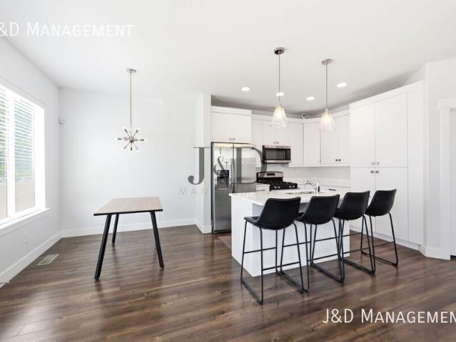 4 BR, 3.5 BA Apartment 153 W SILVER SPRINGS DRIVE, VINEYARD, UT 84059