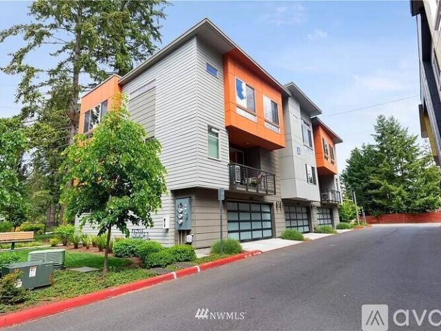 4 BR, 3.5 BA Apartment 16372 Northeast 16th Court, Unit A1, Bellevue, WA 98008